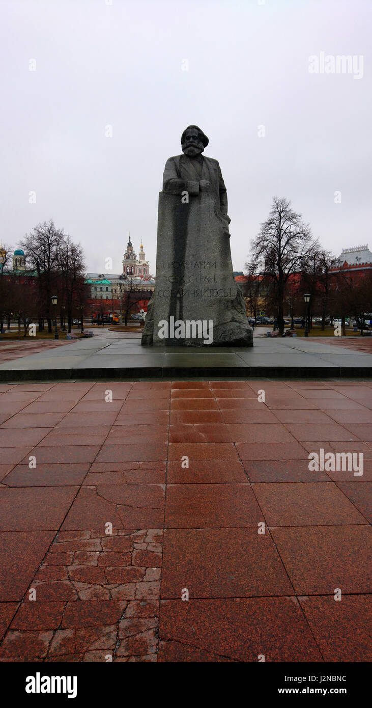 Karl marx red statue hi-res stock photography and images - Alamy