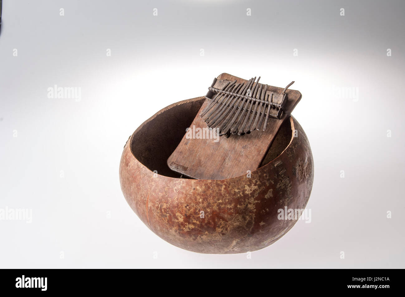 African tuned percussion hi-res stock photography and images - Alamy