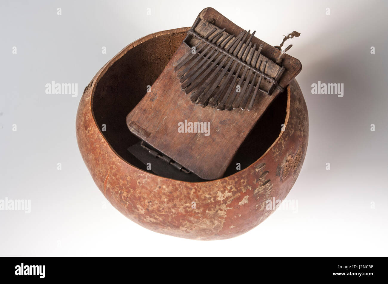 African tuned percussion hi-res stock photography and images - Alamy
