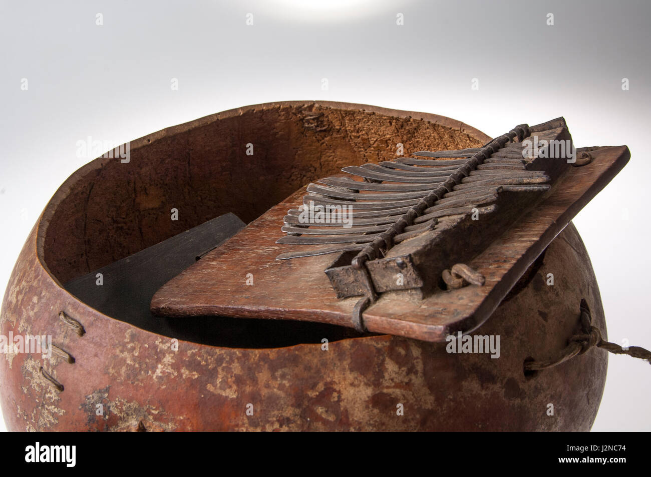 African tuned percussion hi-res stock photography and images - Alamy