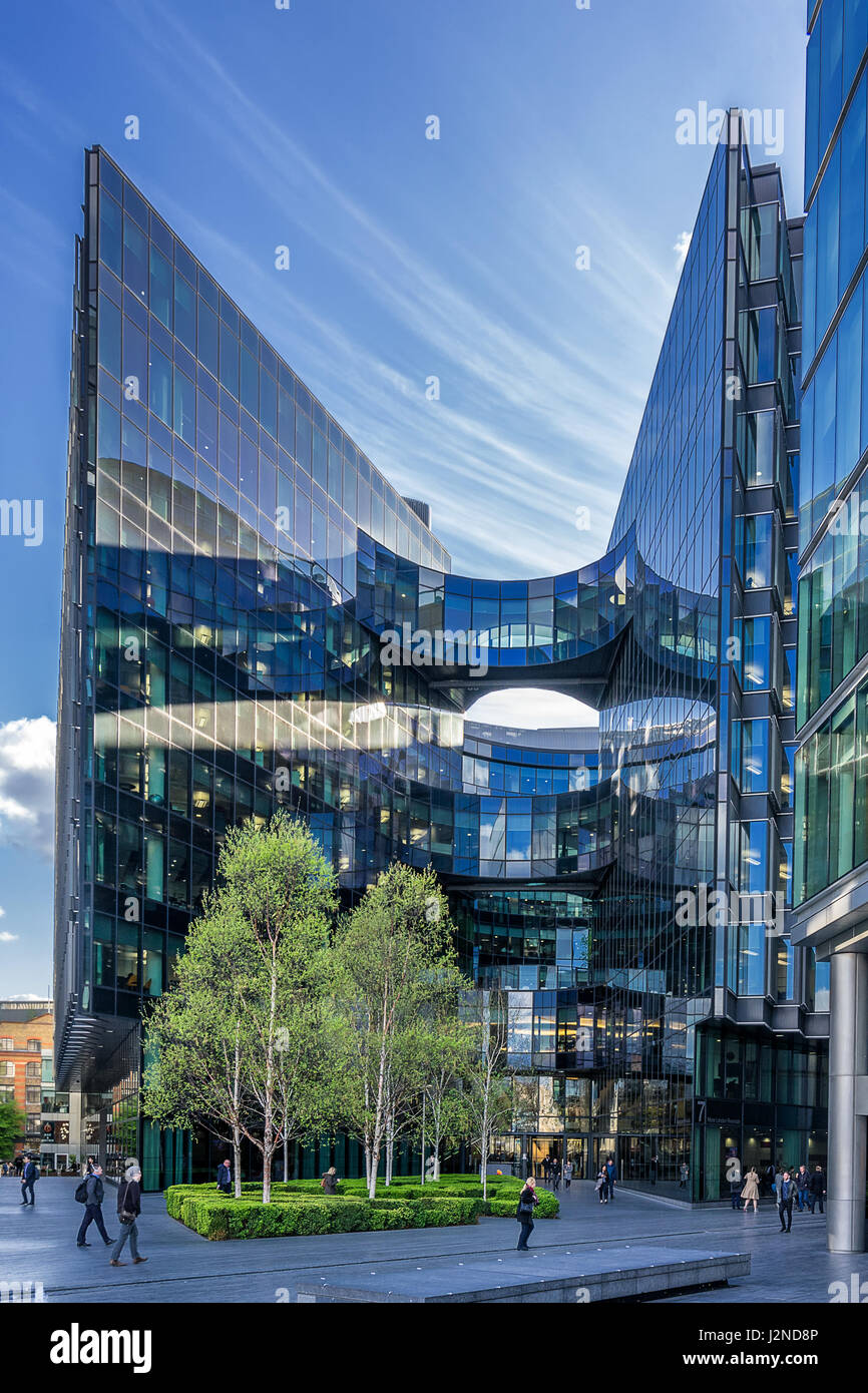 Ey accountants hi-res stock photography and images - Alamy