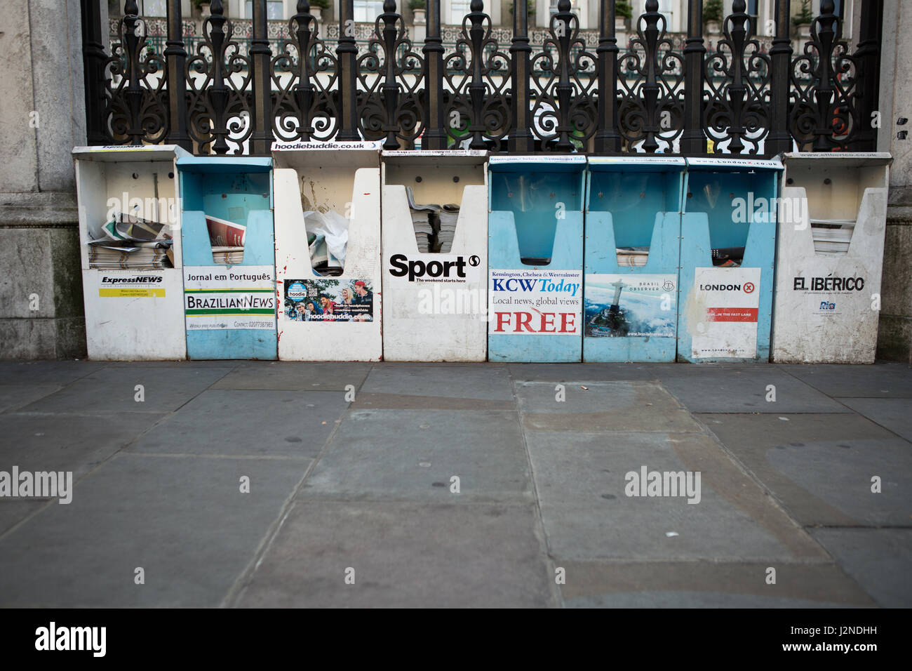 Free newspaper stand Stock Photo - Alamy