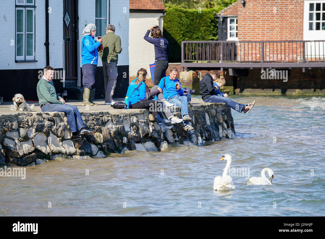 Langstone High Street, Havant. 29th April 2017. Beautiful spring ...
