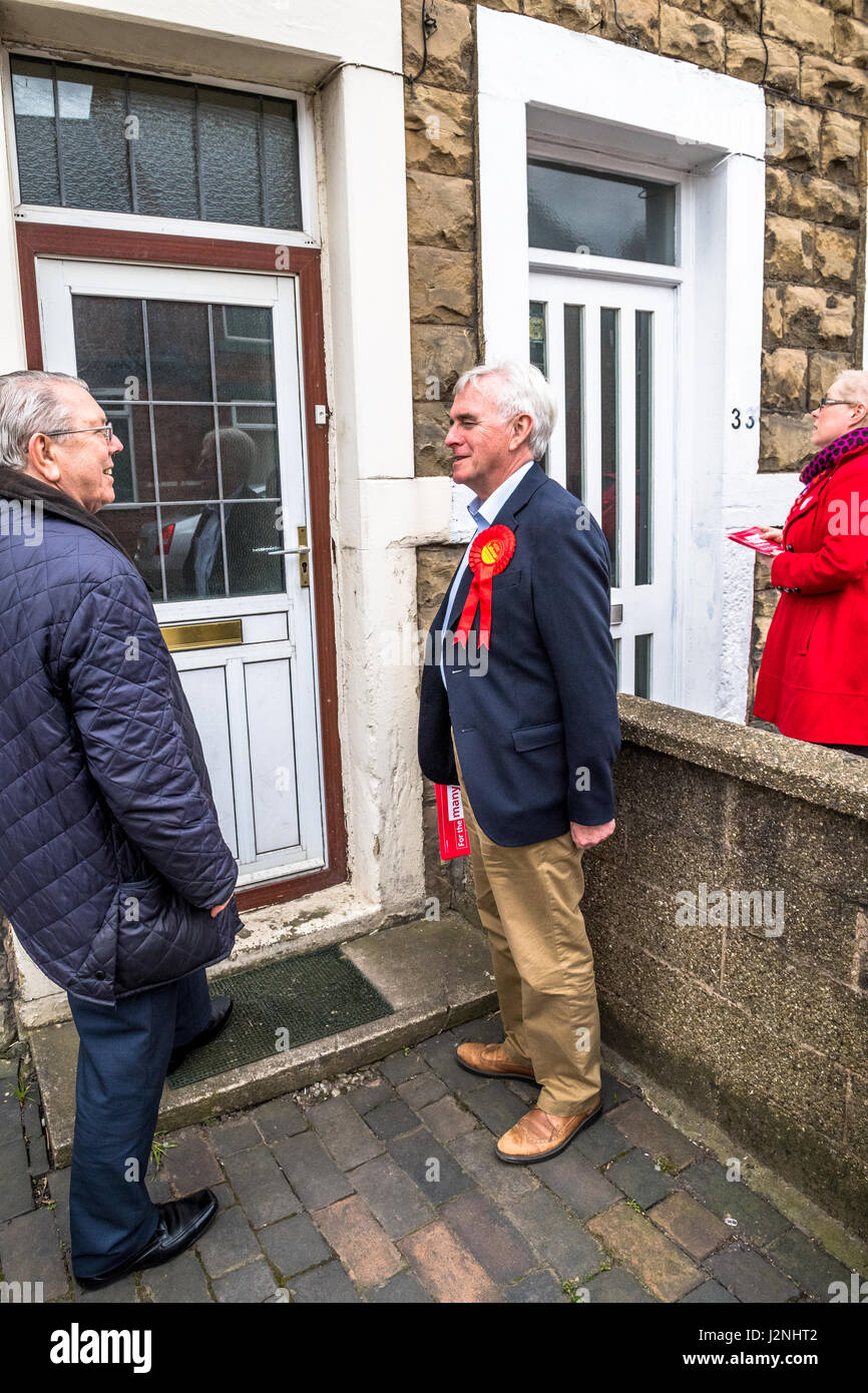 Labour rosette woman hi-res stock photography and images - Alamy