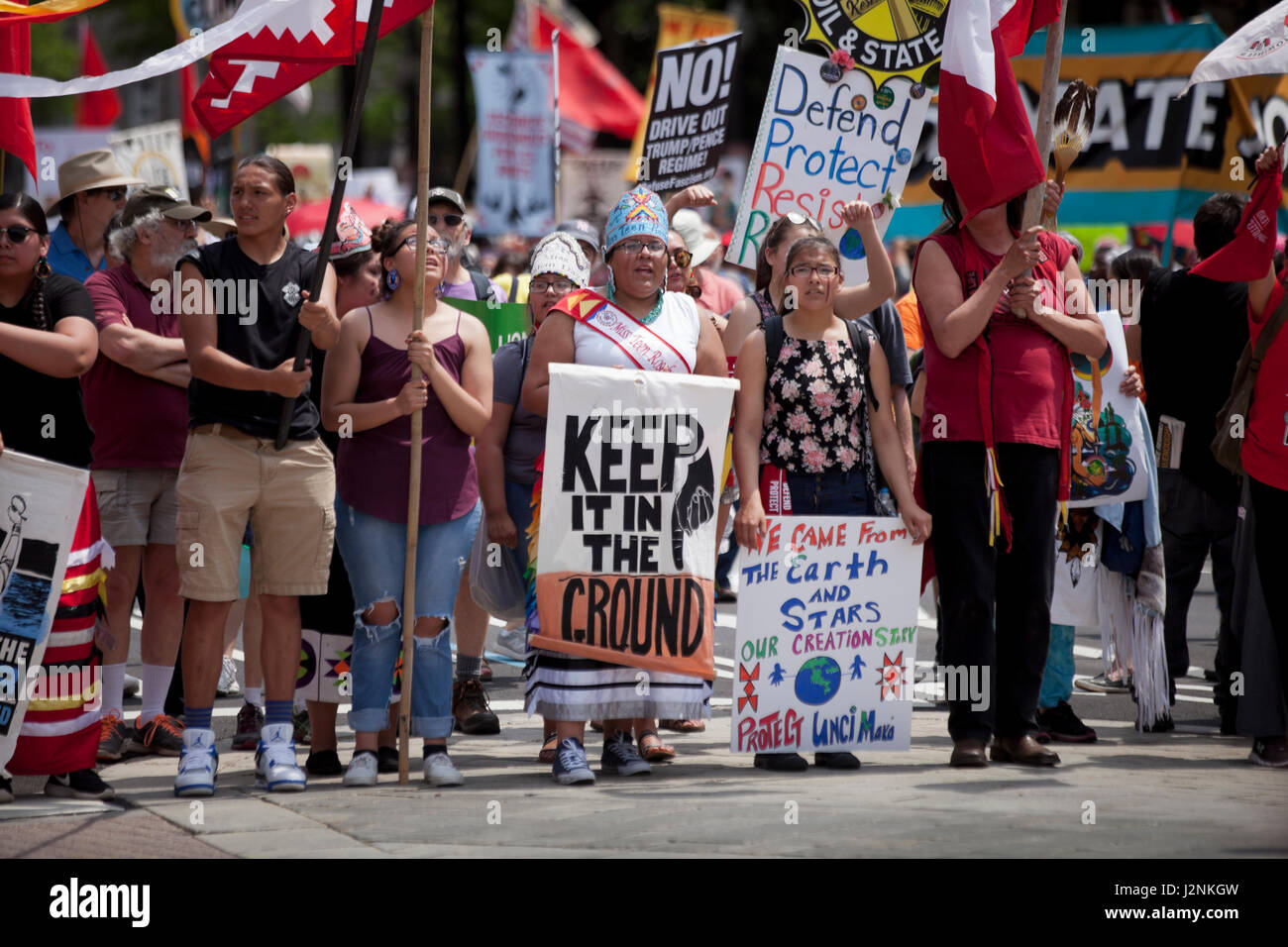 Native american environmental activists hi-res stock photography and ...