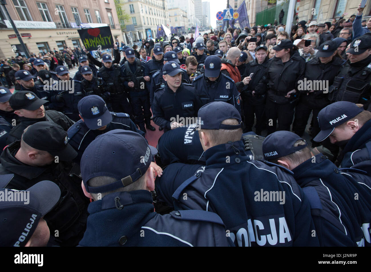 Police blockade hi-res stock photography and images - Alamy