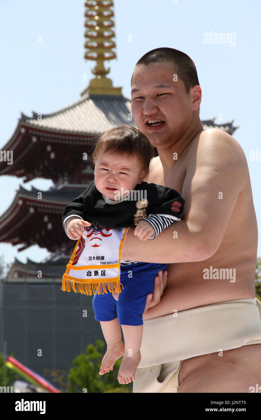 Sumo baby cry hi-res stock photography and images - Alamy