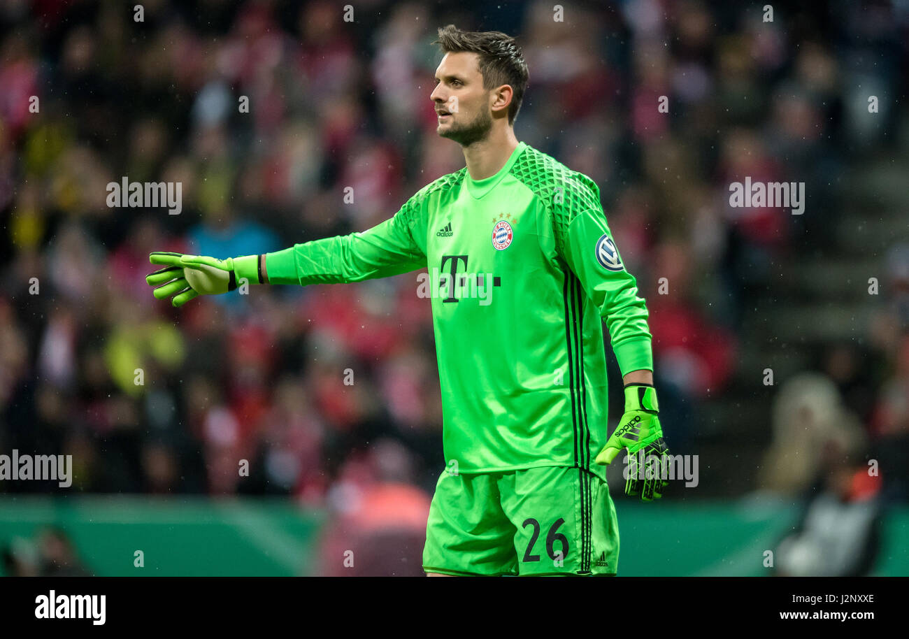 Munich, Germany. 26th Apr, 2017. Munich's goalkeeper Sven Ulreich in ...