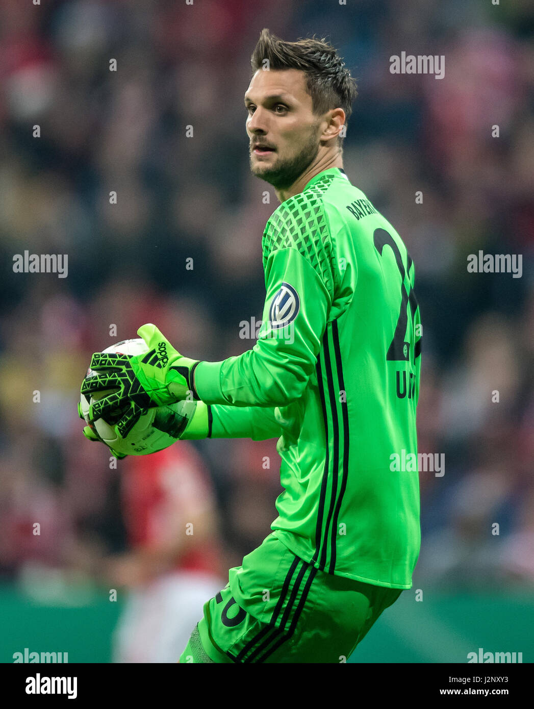 Munich, Germany. 26th Apr, 2017. Munich's goalkeeper Sven Ulreich in ...
