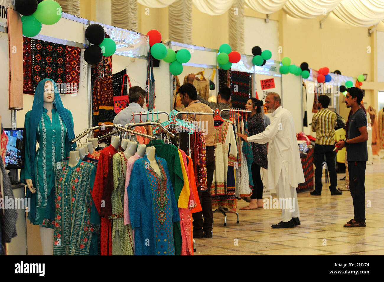 Islamabad, Pakistan. 30th Apr, 2017. People visit stalls on the last ...