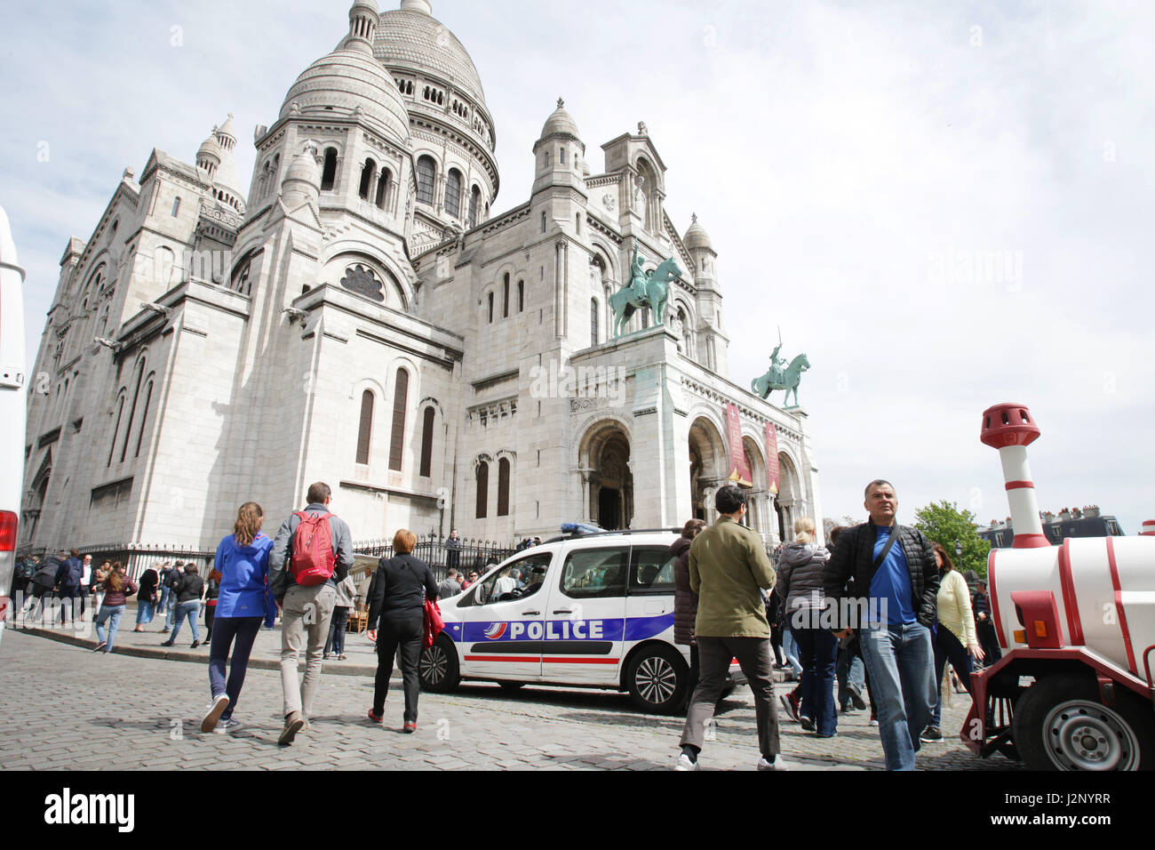 Paris, France. 30th Apr, 2017. French police car patrol in front of the ...