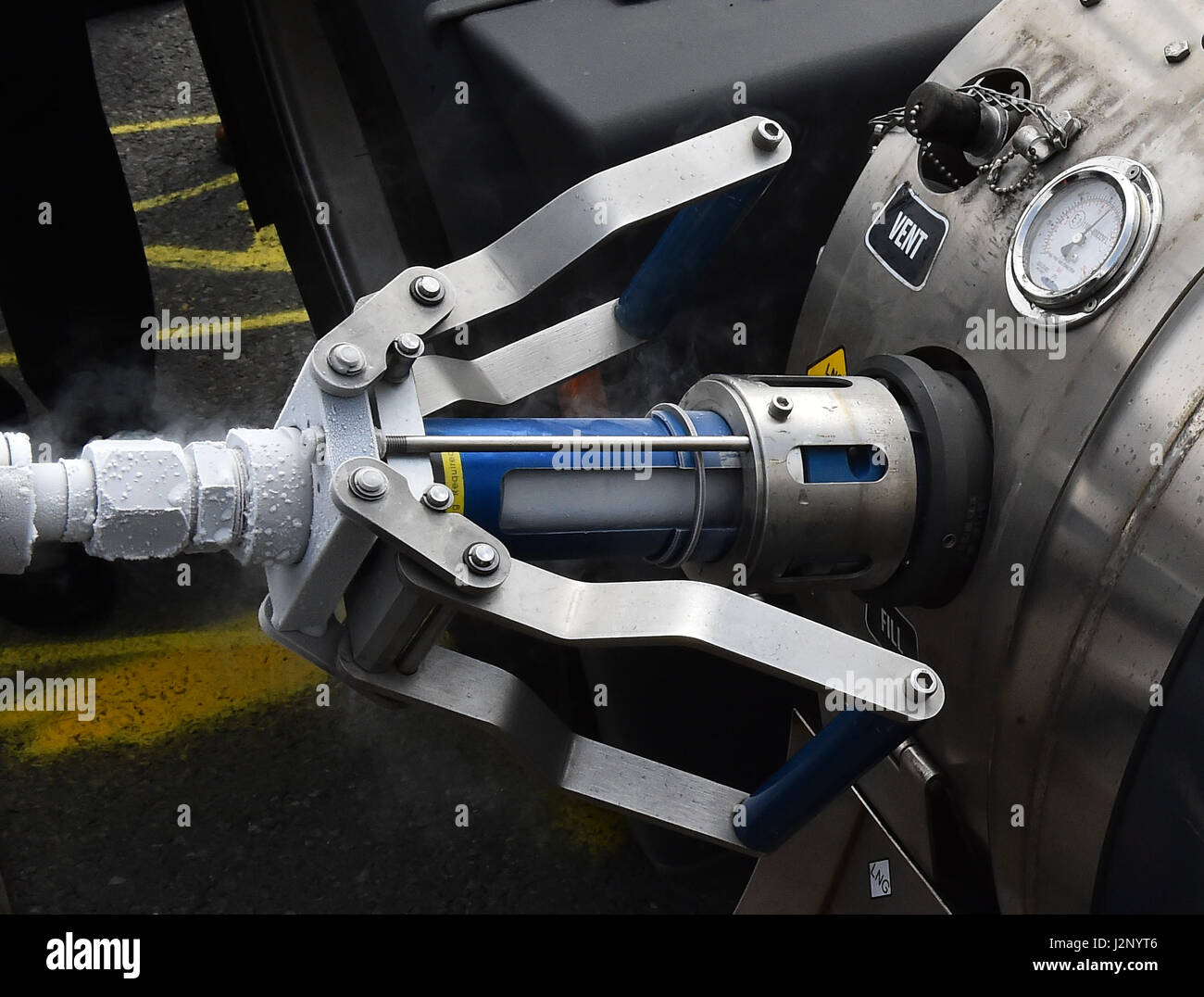 Truck lng hi-res stock photography and images - Alamy