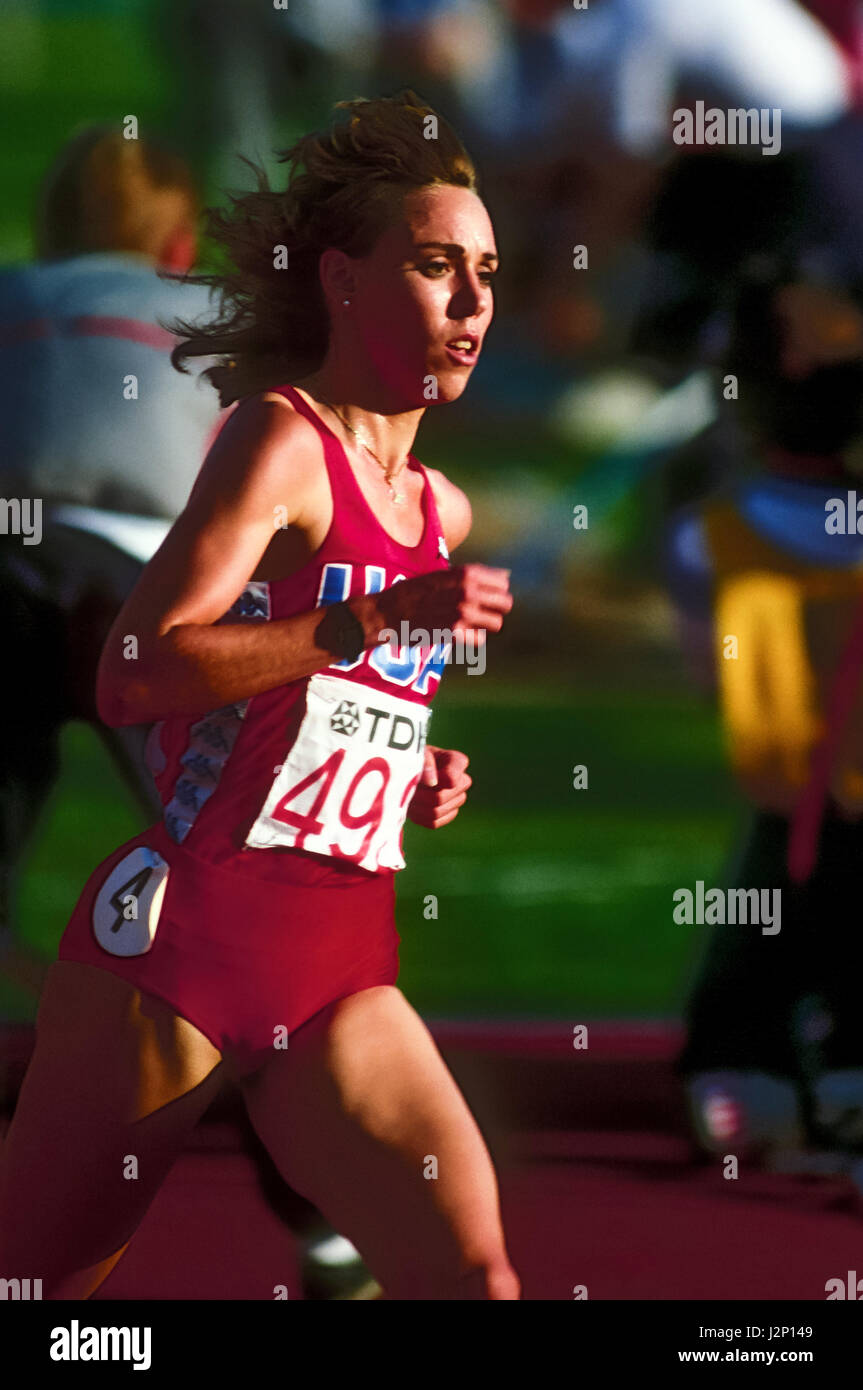 Mary Decker competing in the 1500m at the 1983 World Track and Field ...