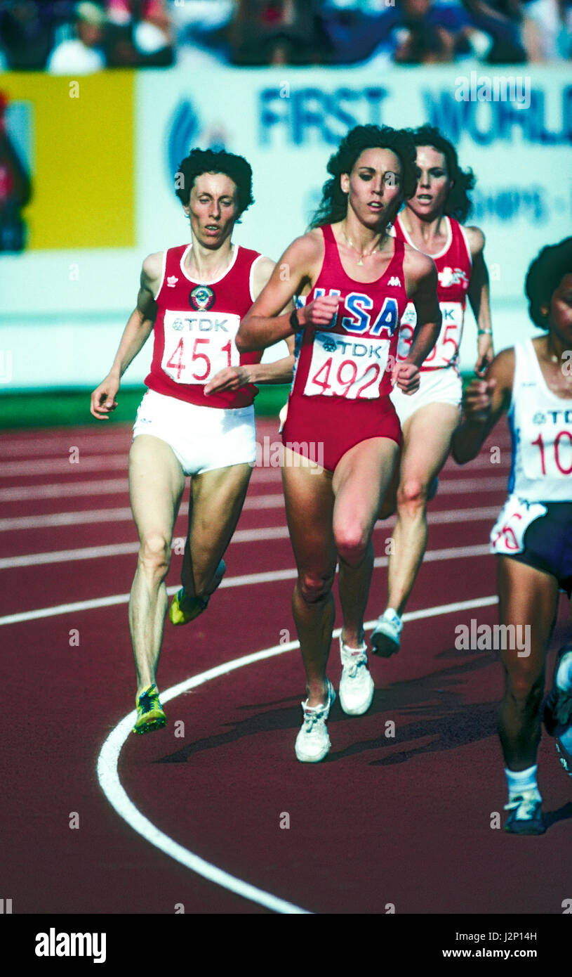 Mary Decker competing in the 3000m at the 1983 World Track and Field ...
