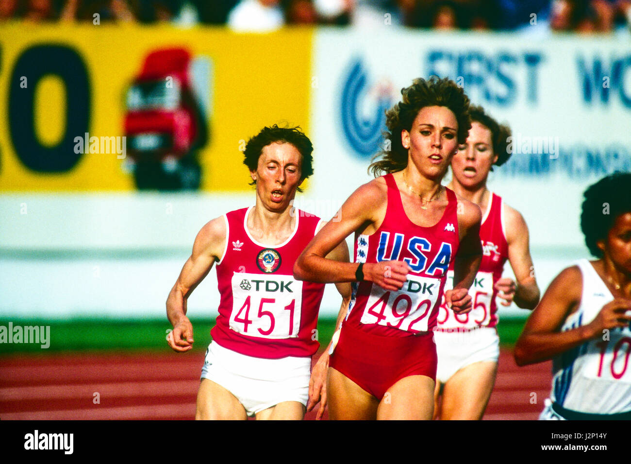 Mary Decker competing in the 3000m at the 1983 World Track and Field ...