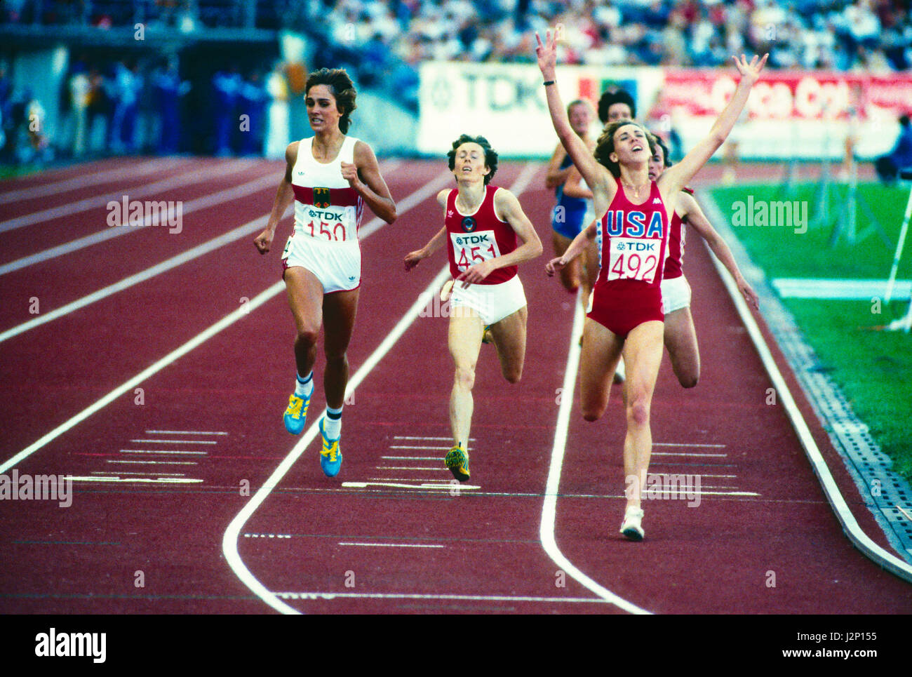 Mary Decker competing in the 3000m at the 1983 World Track and Field ...