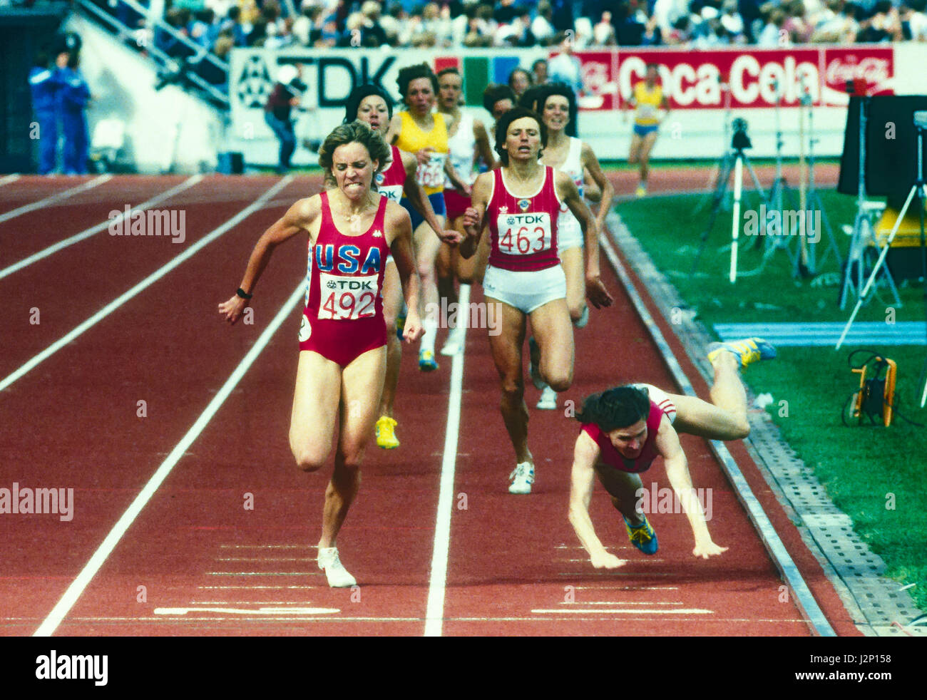 Mary Decker competing in the 1500m at the 1983 World Track and Field ...