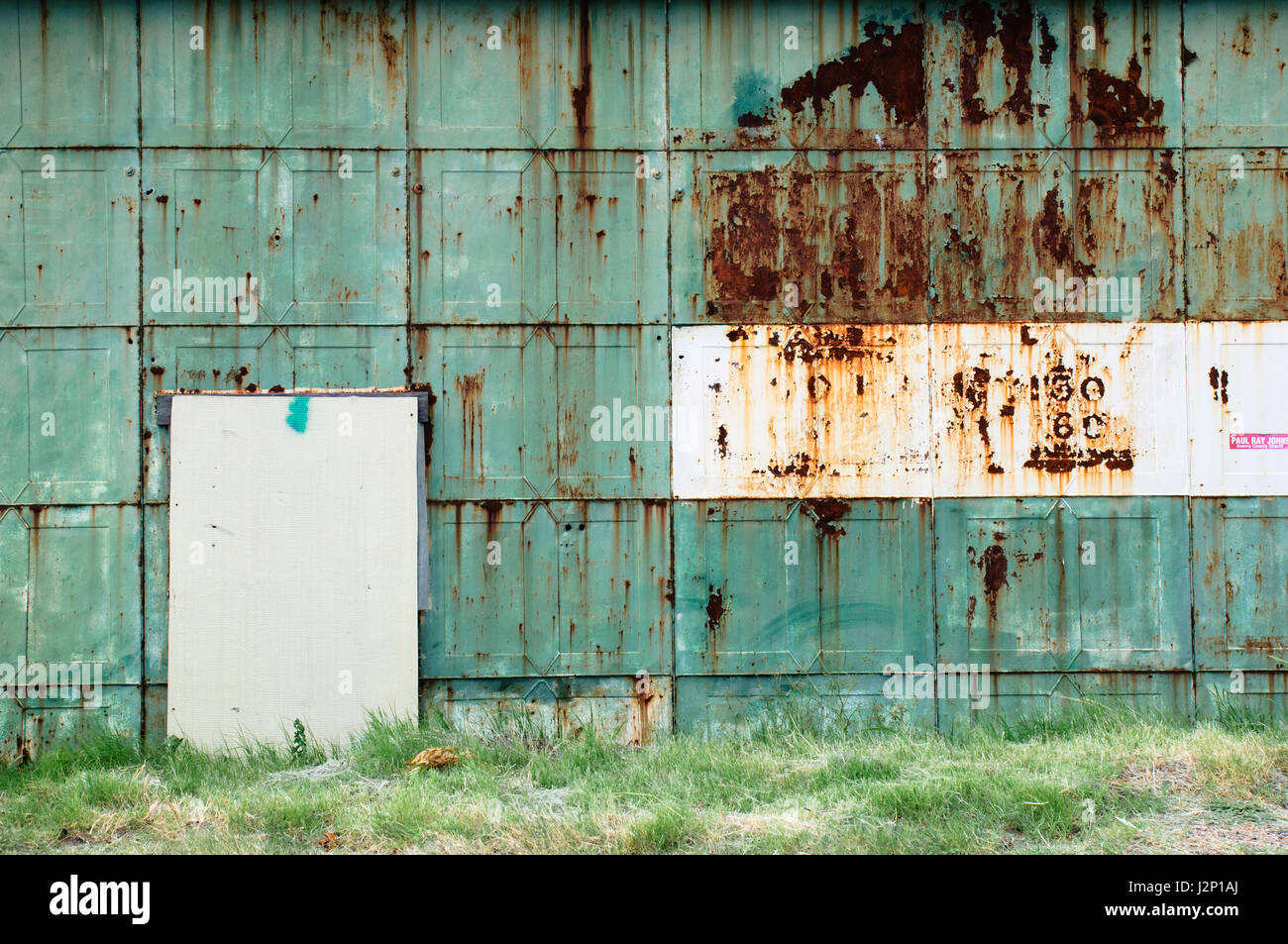 Simple green building hi-res stock photography and images - Alamy