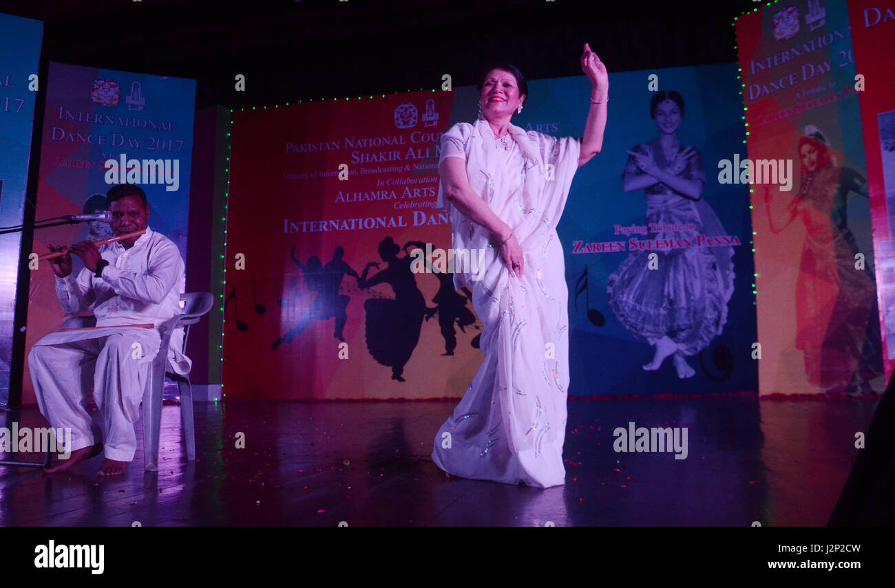 Lahore, Pakistan. 30th Apr, 2017. Pakistani dancers performing on stage ...