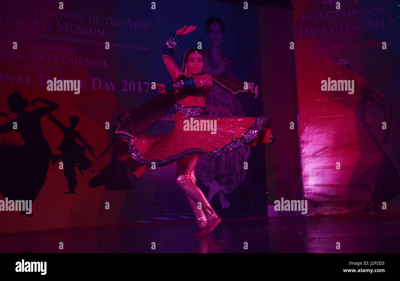 Lahore, Pakistan. 30th Apr, 2017. Pakistani dancers performing on stage ...