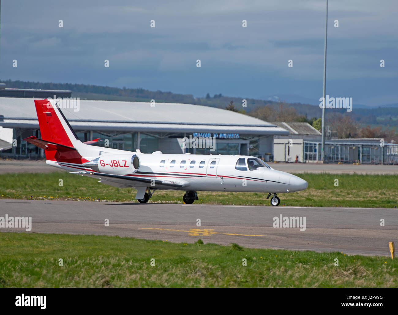 Trailing link landing gear hi-res stock photography and images - Alamy