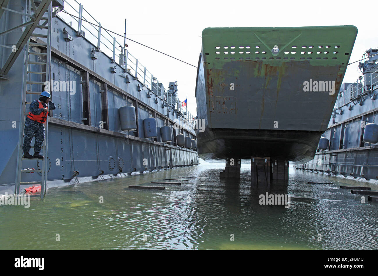 Lcu docking hi-res stock photography and images - Alamy