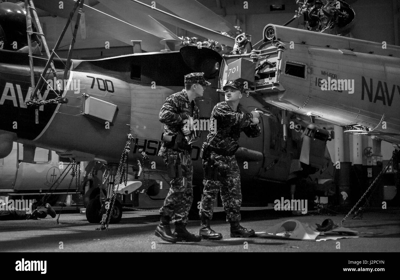 Ships personnel aboard uss Black and White Stock Photos & Images - Alamy