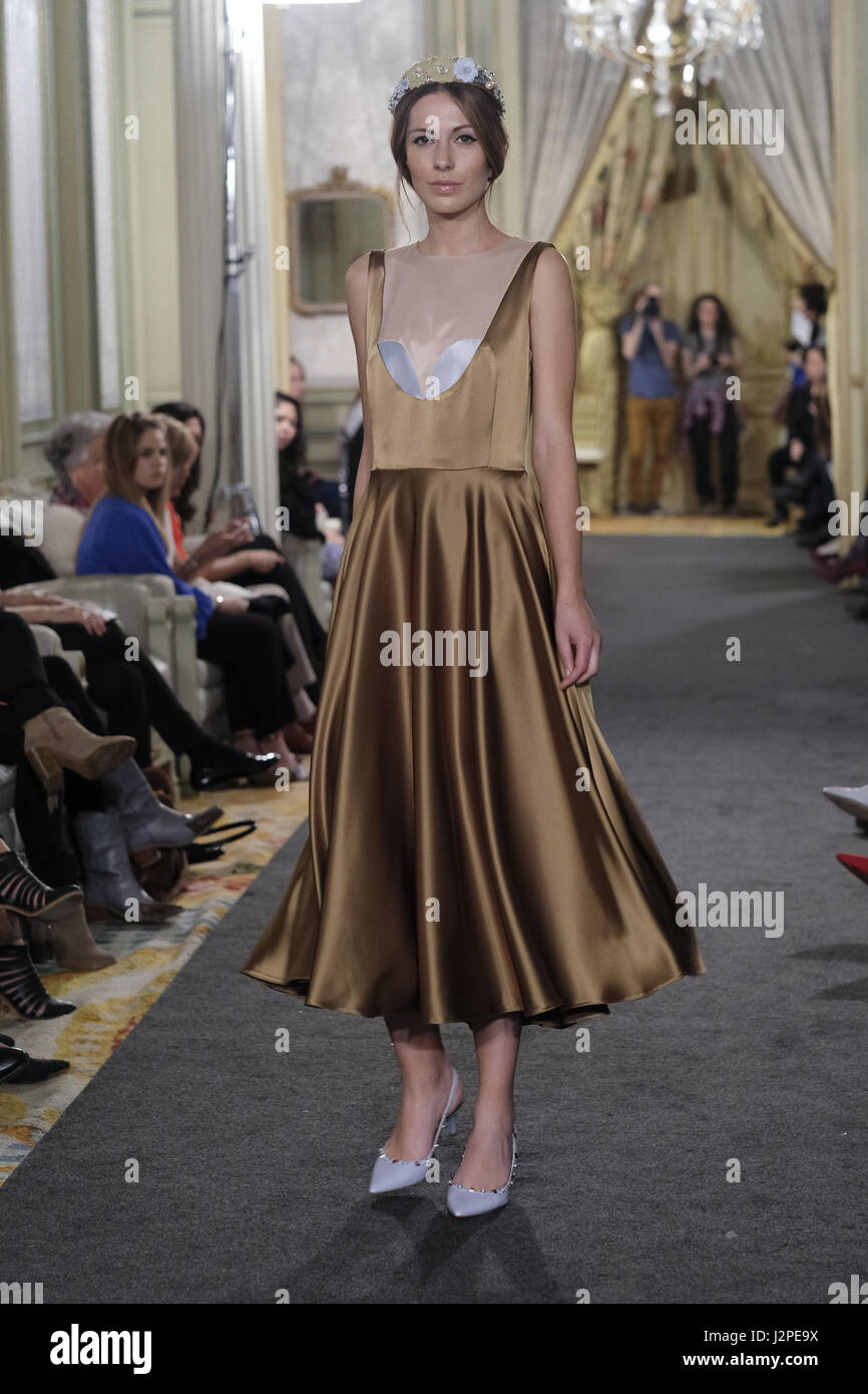 Atelier Couture - Laura Lomas - Catwalk Featuring: Model Where: Madrid ...