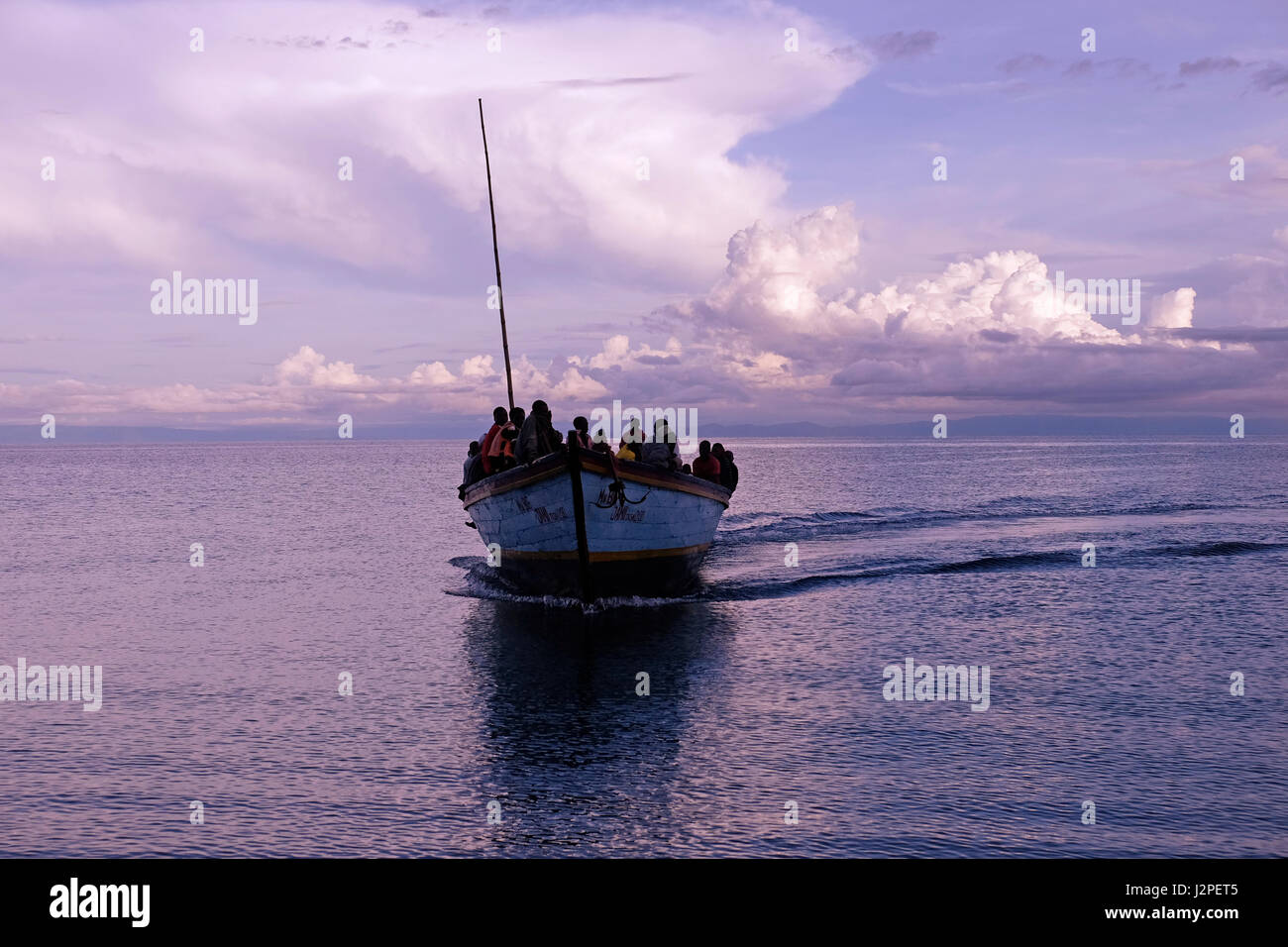 Africa boat overloaded hi-res stock photography and images - Alamy