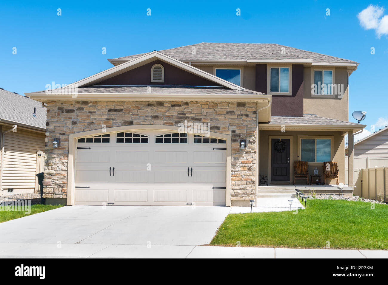 Contemporary split-level house with garage in front Stock Photo - Alamy