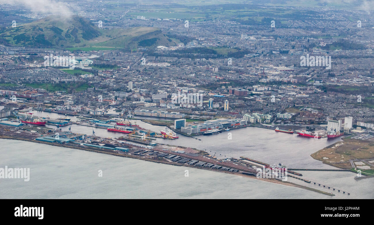 Aerial view docks hi-res stock photography and images - Alamy