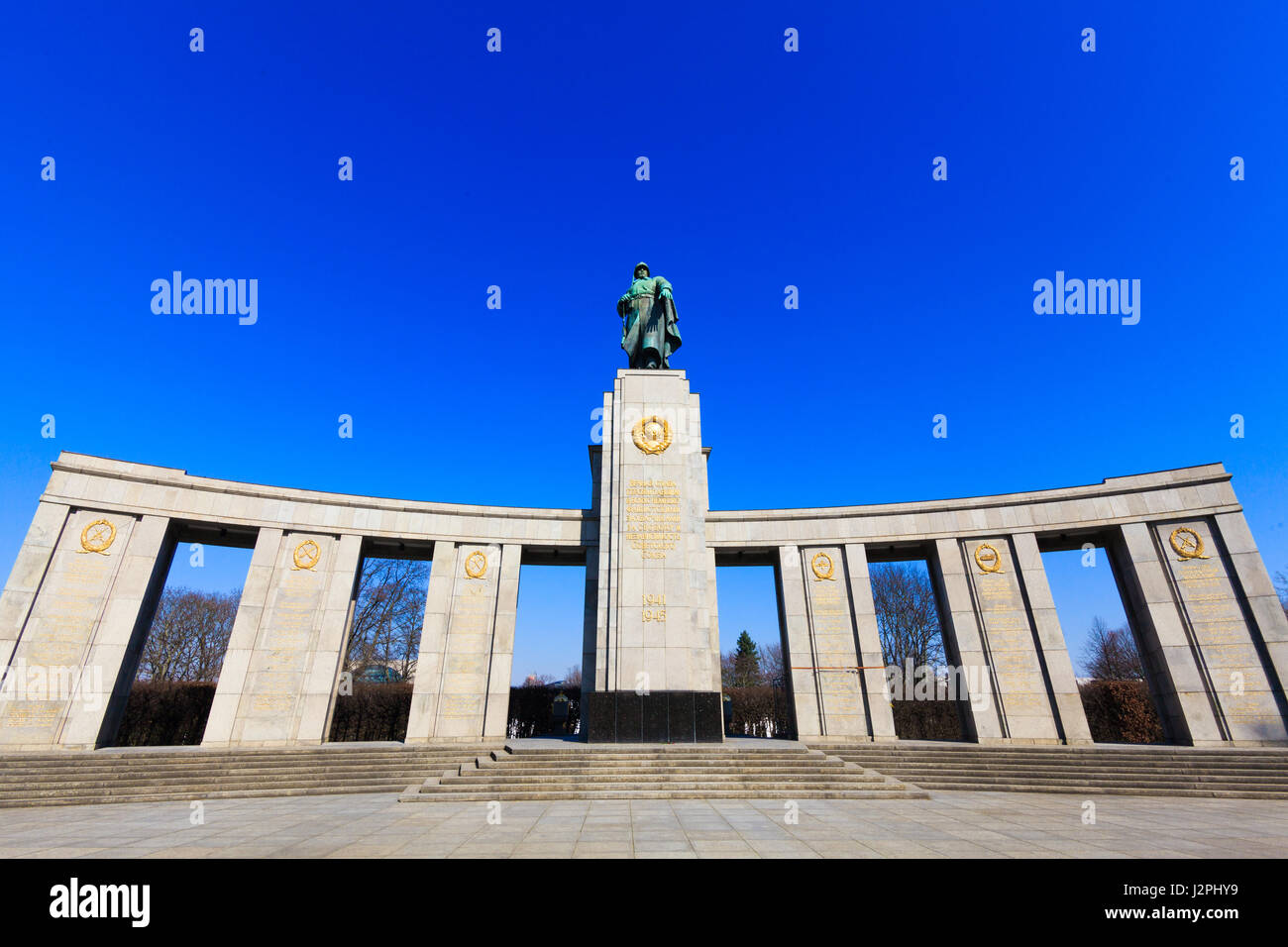 Victory monument of the soviet army in 1945 hi-res stock photography ...