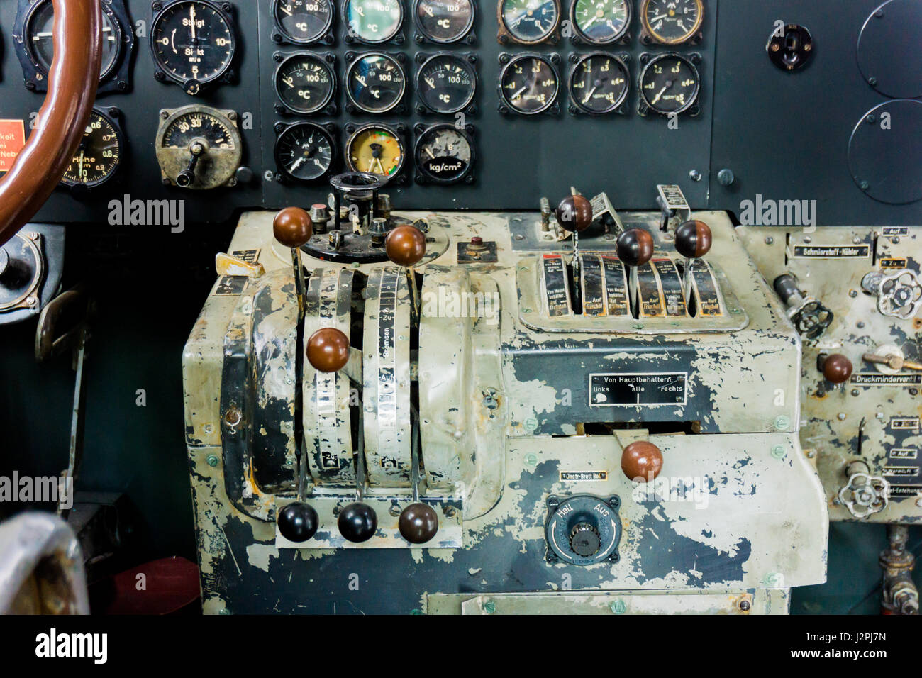Old airplane cockpit hi-res stock photography and images - Alamy