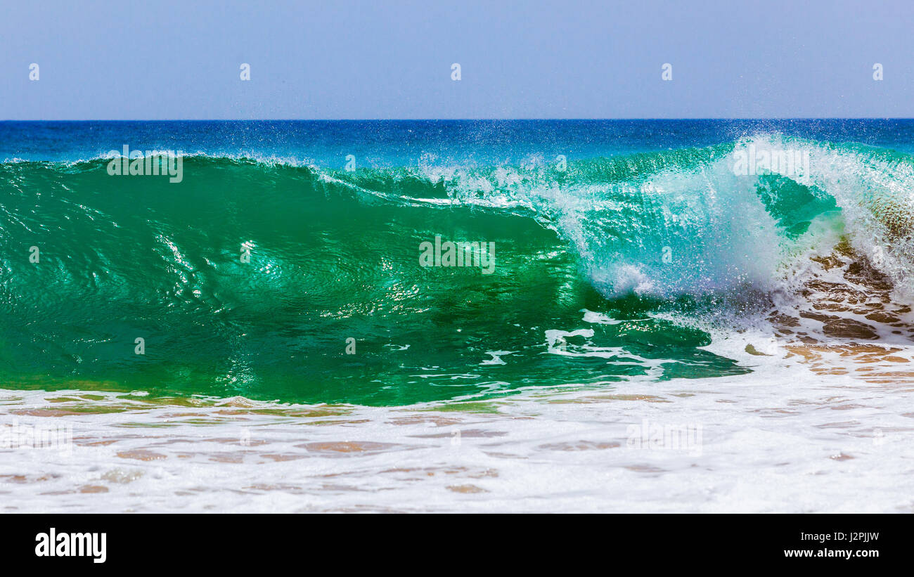 Waves strong shorebreak hi-res stock photography and images - Alamy