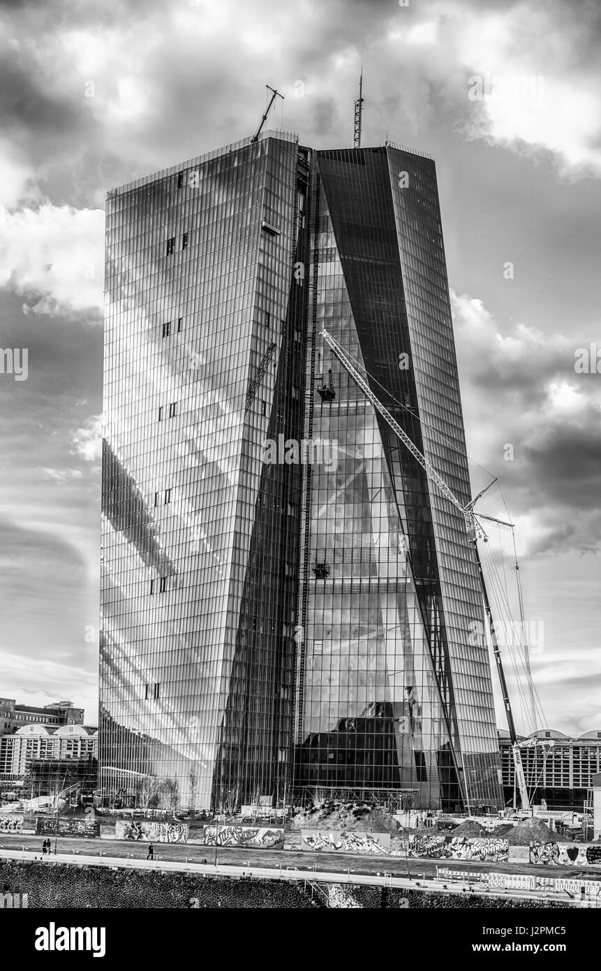 Construction cranes skyline Black and White Stock Photos & Images - Alamy