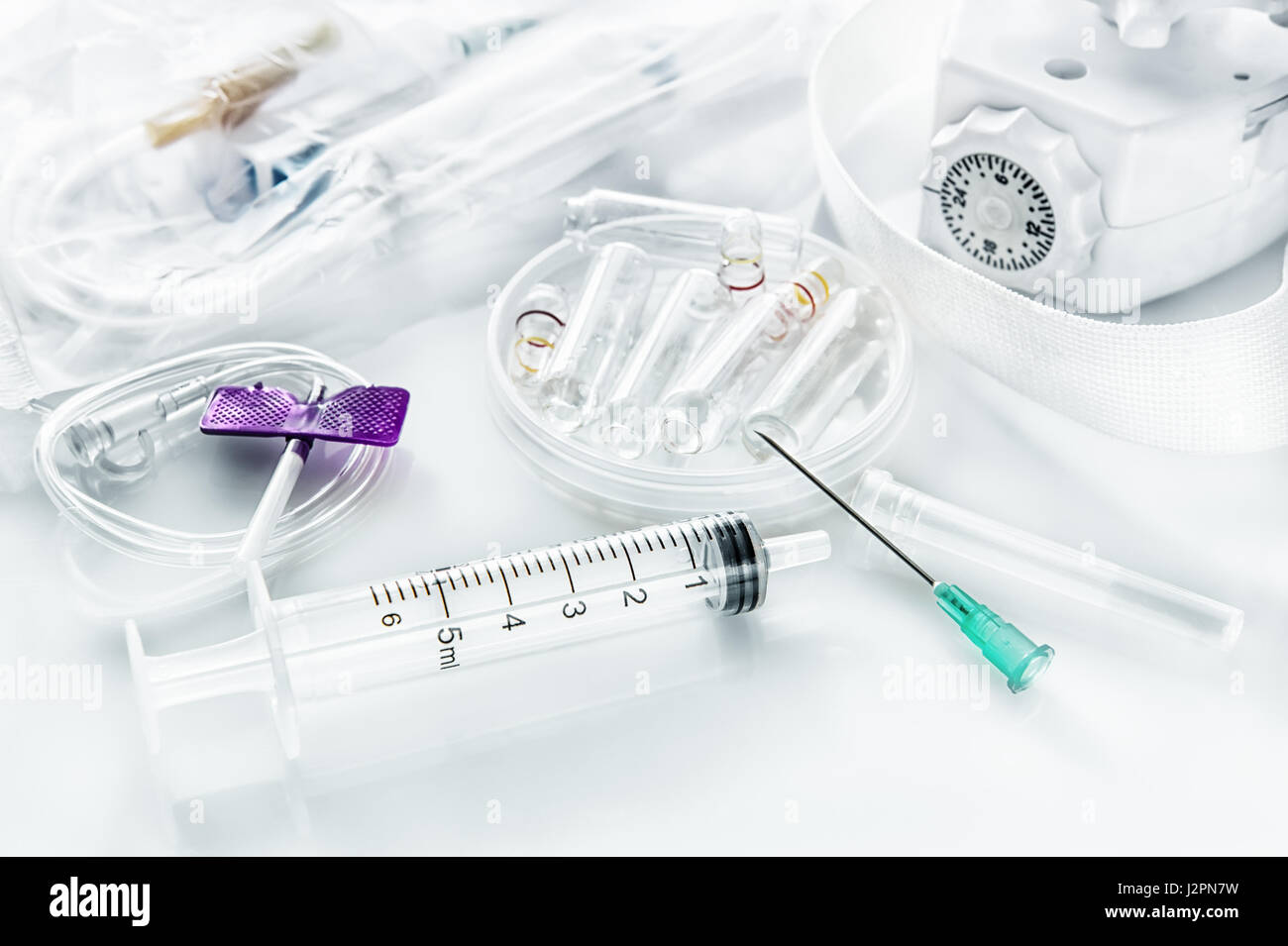 Dropper syringe with needle and catheter for intravenous injection with ...