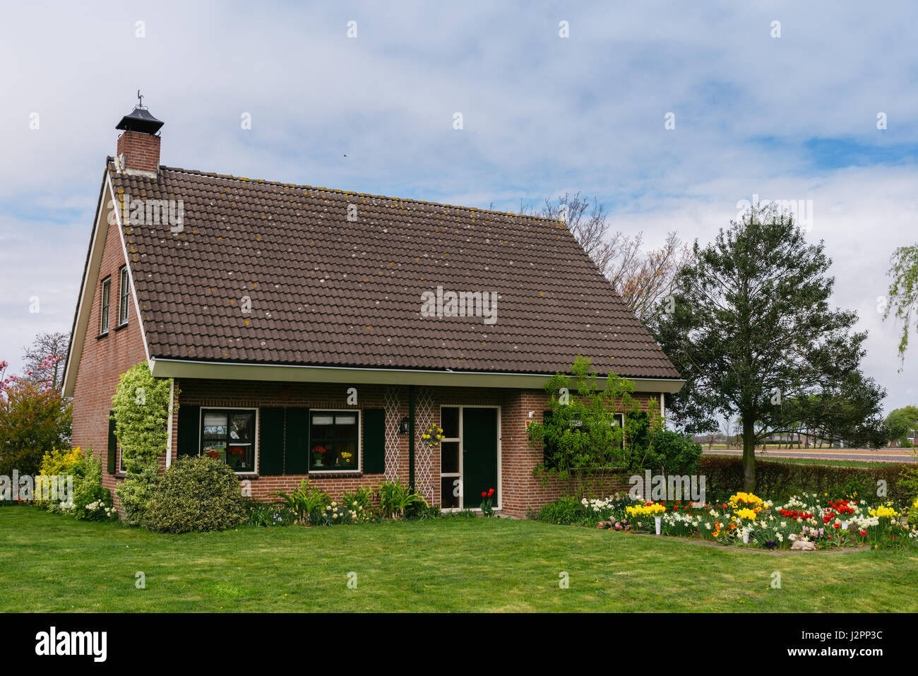 Wooden house exterior hi-res stock photography and images - Alamy