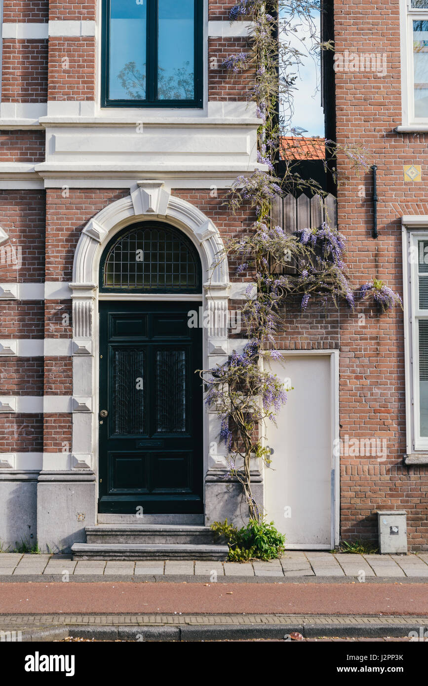 Traditional entranceway hi-res stock photography and images - Alamy