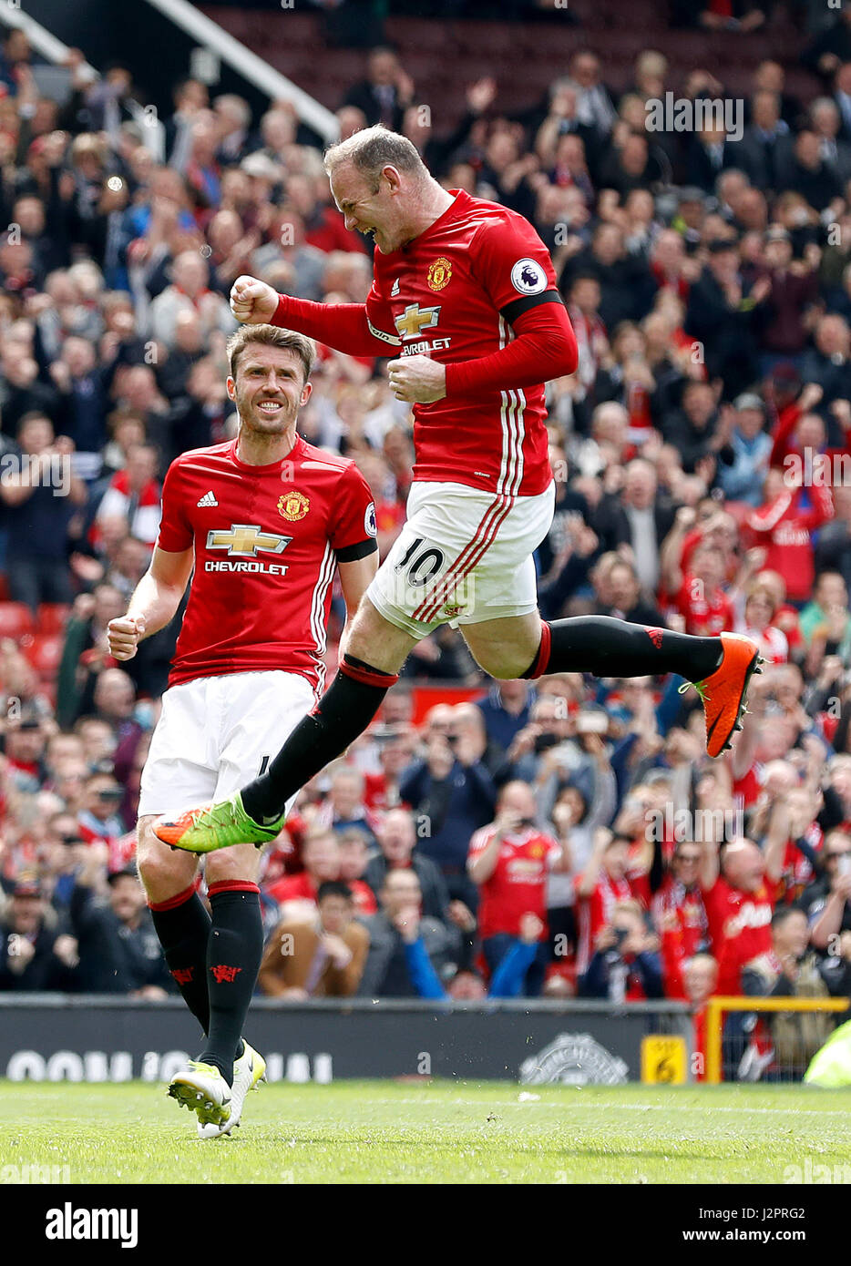Manchester United's Wayne Rooney celebrates scoring his side's first ...