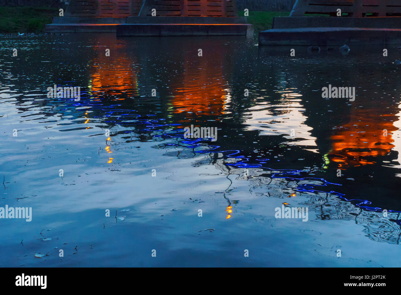 Purple sky reflected in water hi-res stock photography and images - Alamy