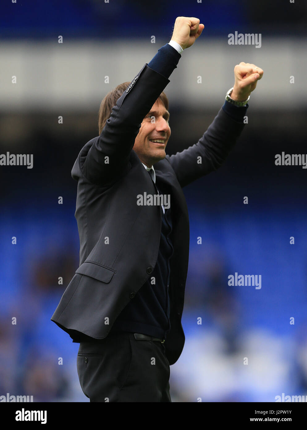 Chelsea manager antonio conte celebrates victory hi-res stock ...