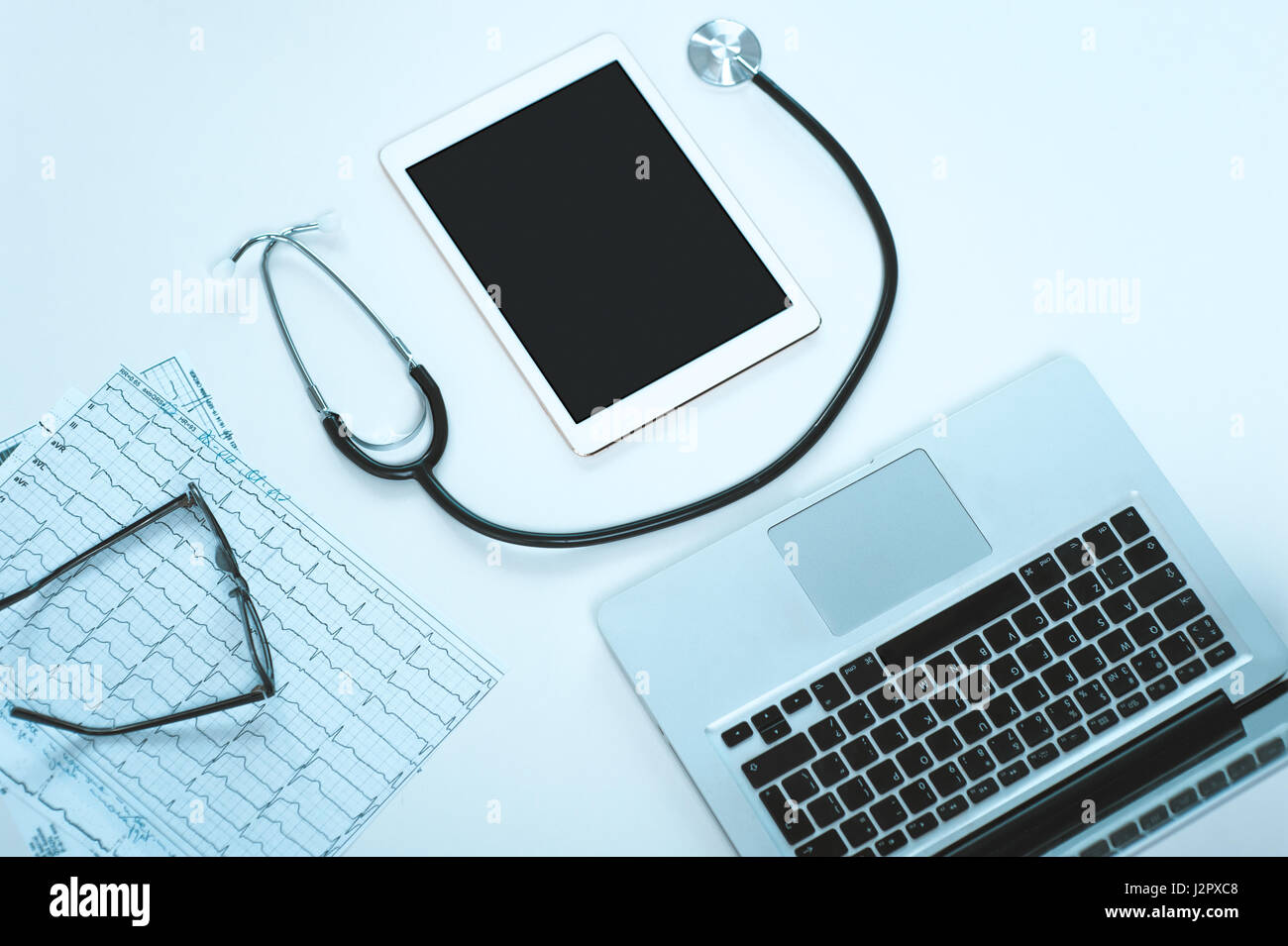 Medical equipment devices hi-res stock photography and images - Alamy