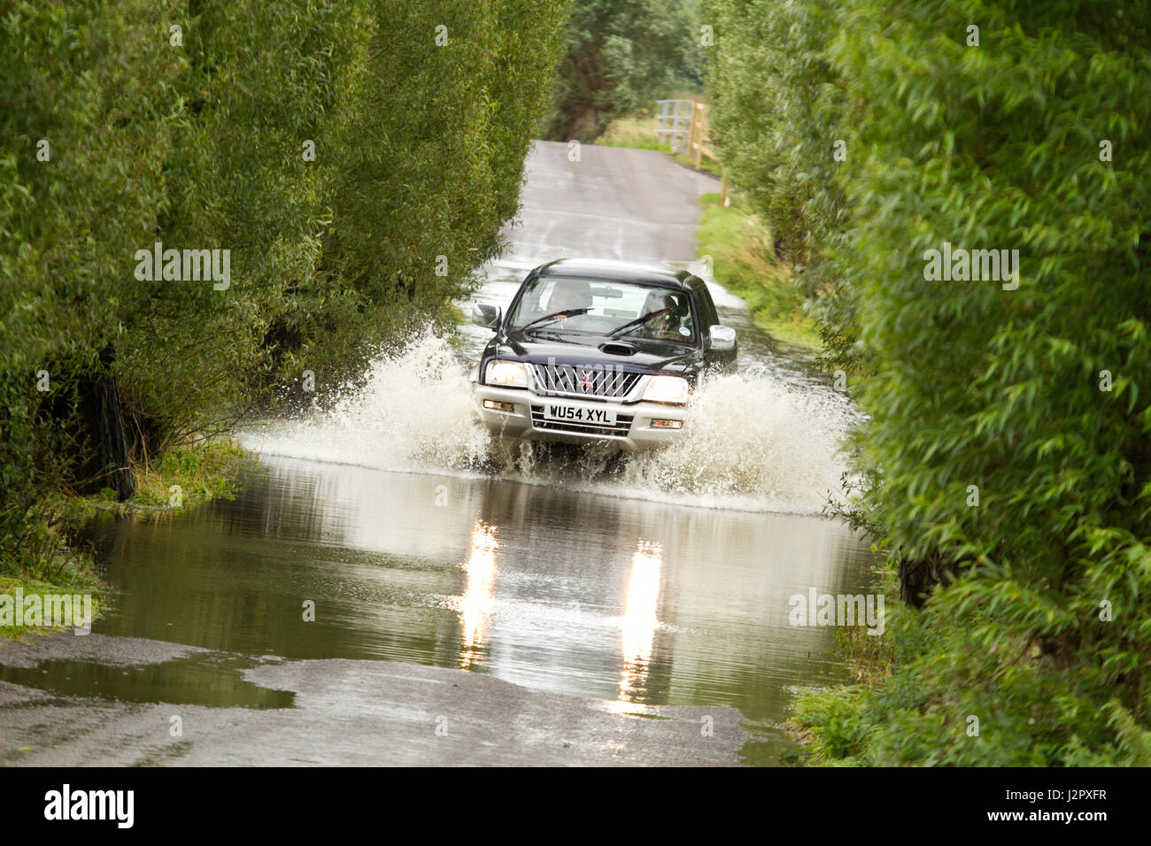 4x4 car driving through flood hi-res stock photography and images - Alamy