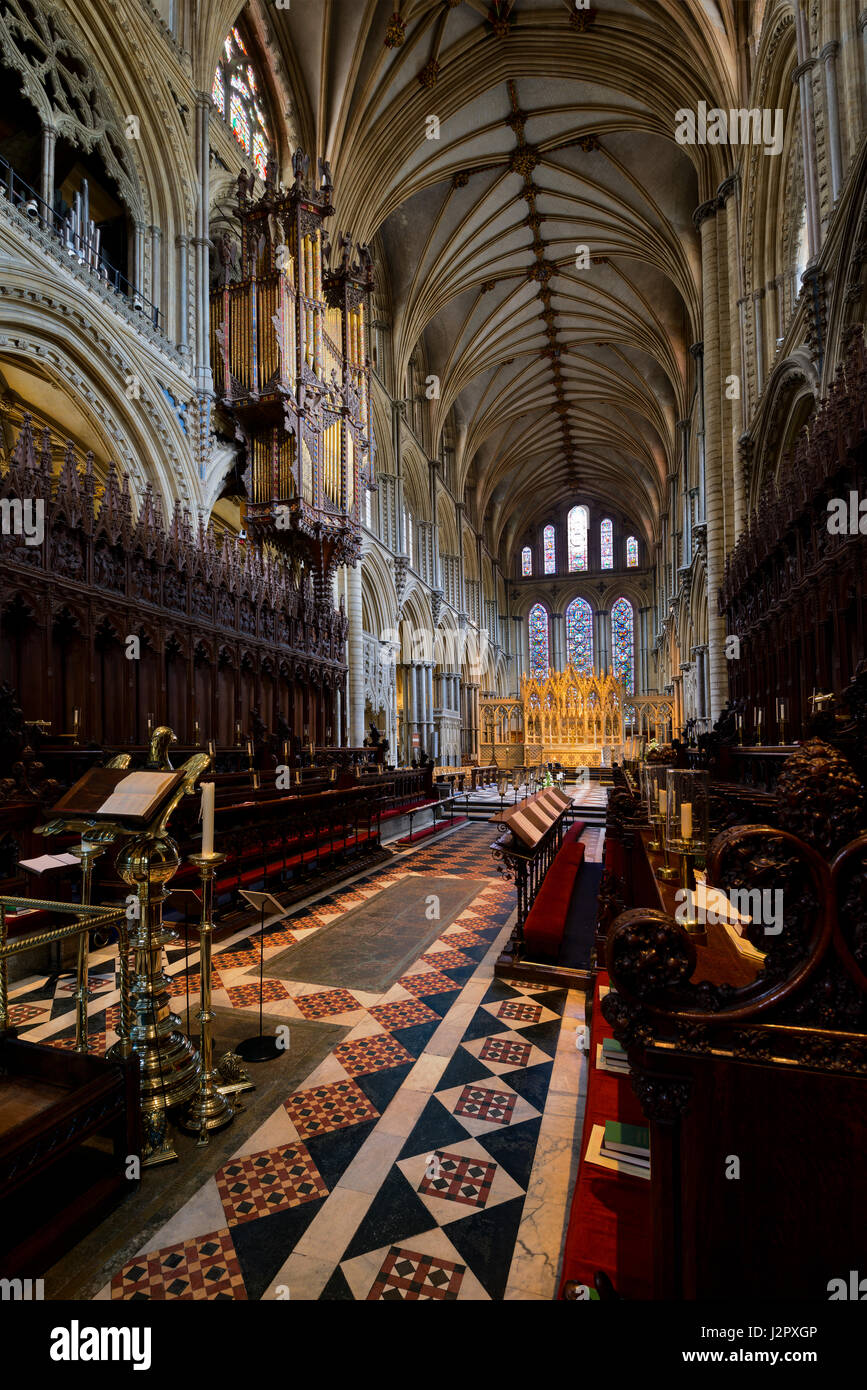 The quire and the high altar hi-res stock photography and images - Alamy
