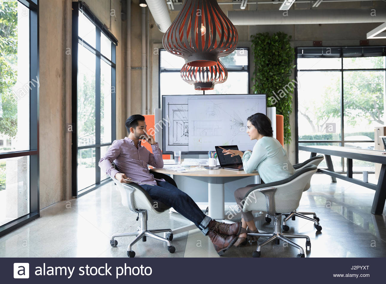 Men in a conference room casual hi-res stock photography and images - Alamy