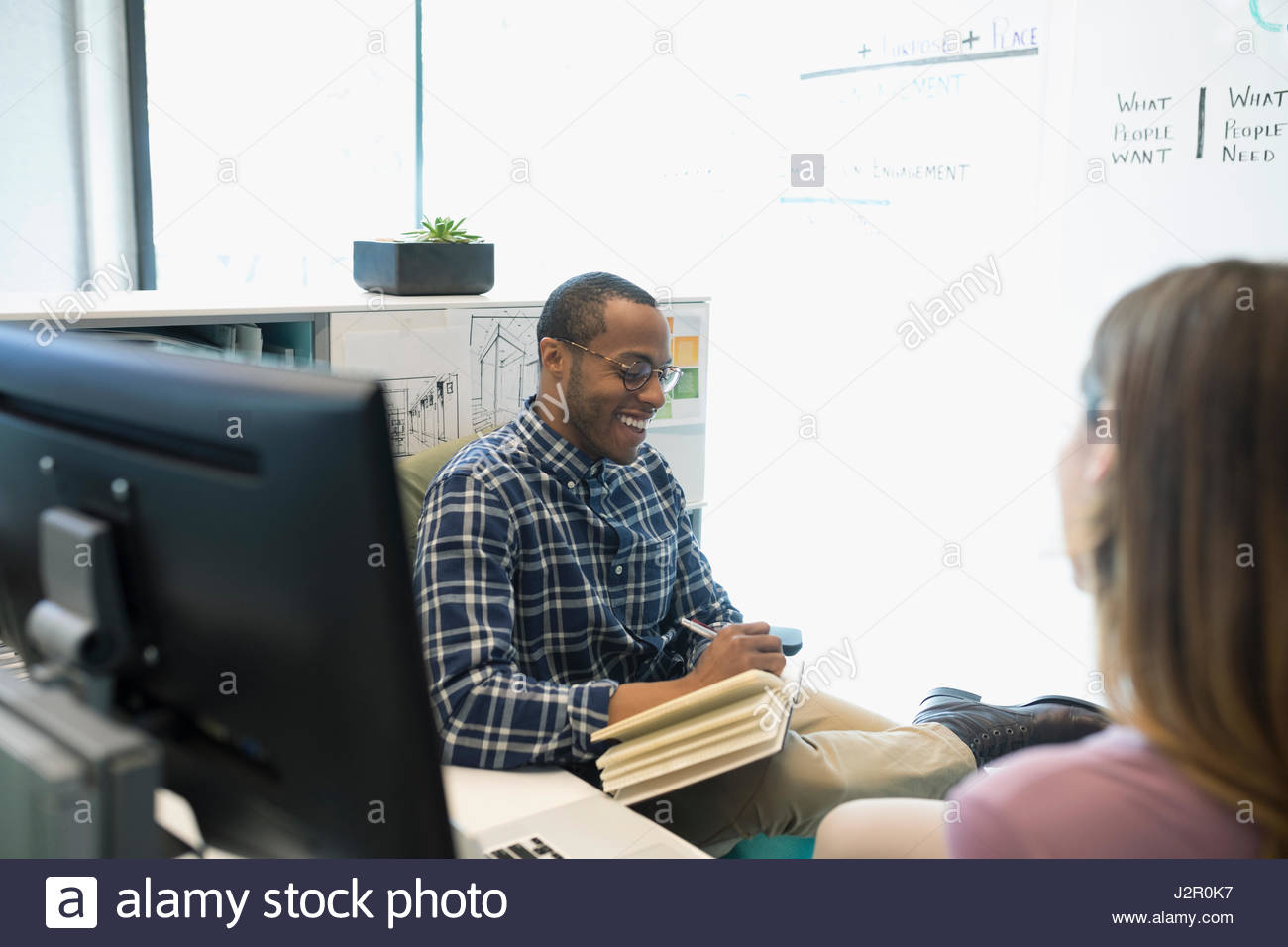 Taking notes office group hi-res stock photography and images - Alamy