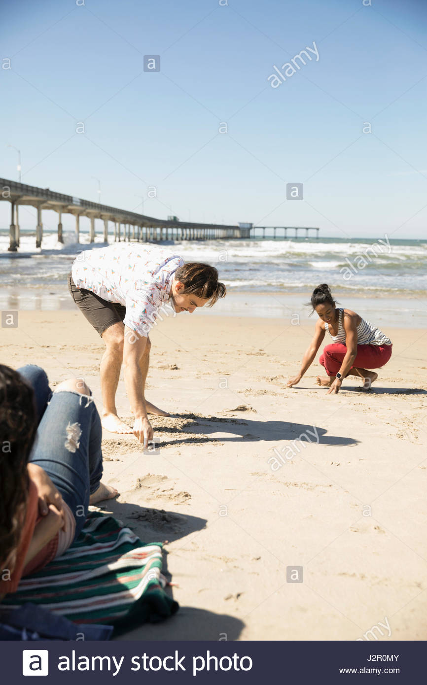 Sand drawing friends hi-res stock photography and images - Alamy