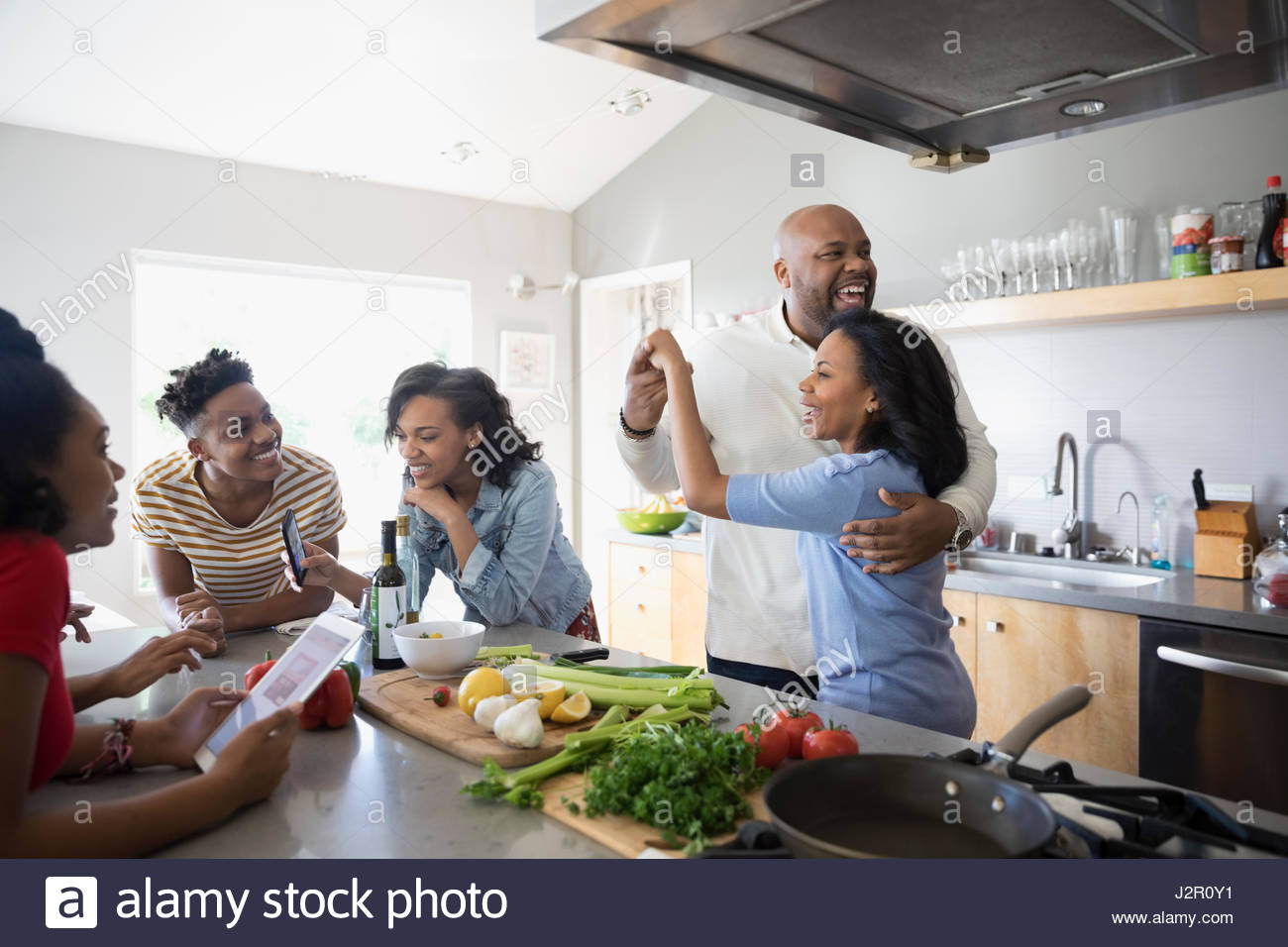 Parents children cooking kitchen hi-res stock photography and images ...