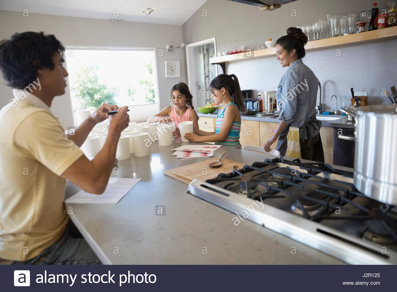 Real latino family kitchen hi-res stock photography and images - Alamy