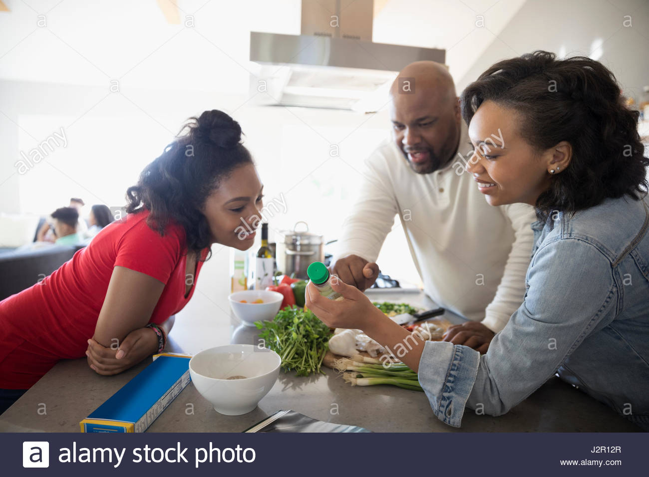 Black family cooking hi-res stock photography and images - Alamy
